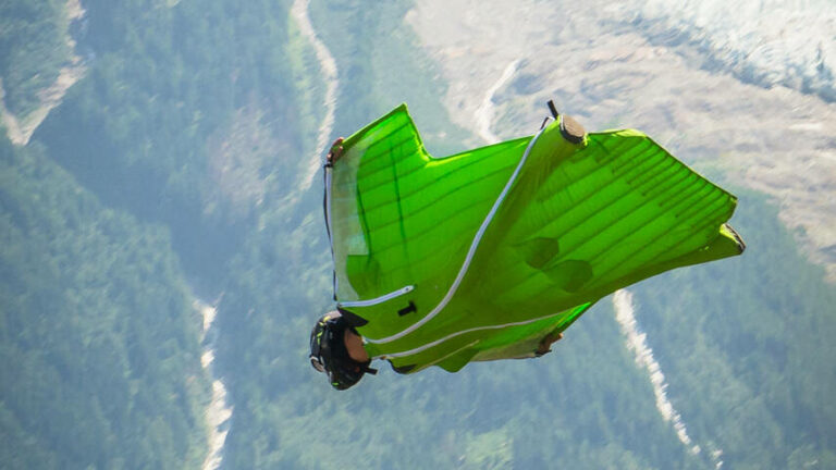 Le base jump : frisson de liberté ou flirte avec la mort ? - VoxStadium